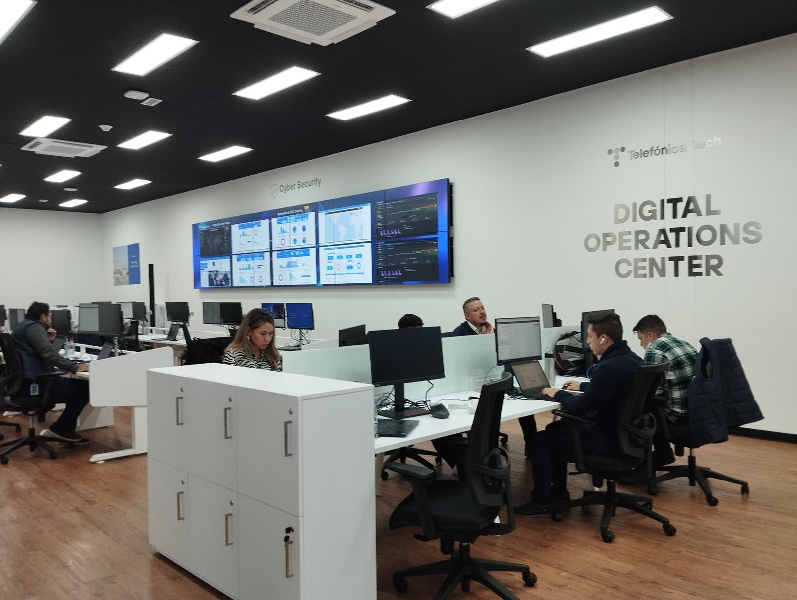 Telefónica inaugura su Centro de Operaciones Digitales (DOC) en Bogotá